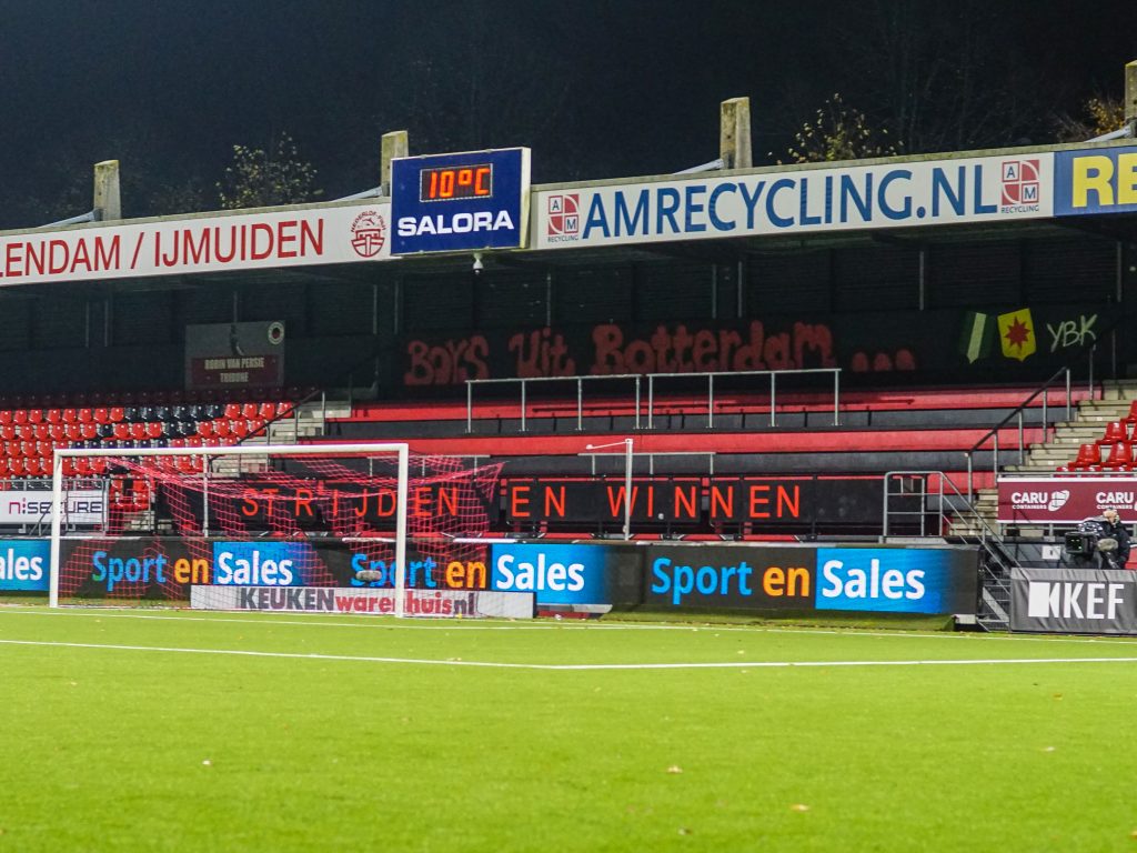 BRILJANT! UEFA MAFIA In de Hekken