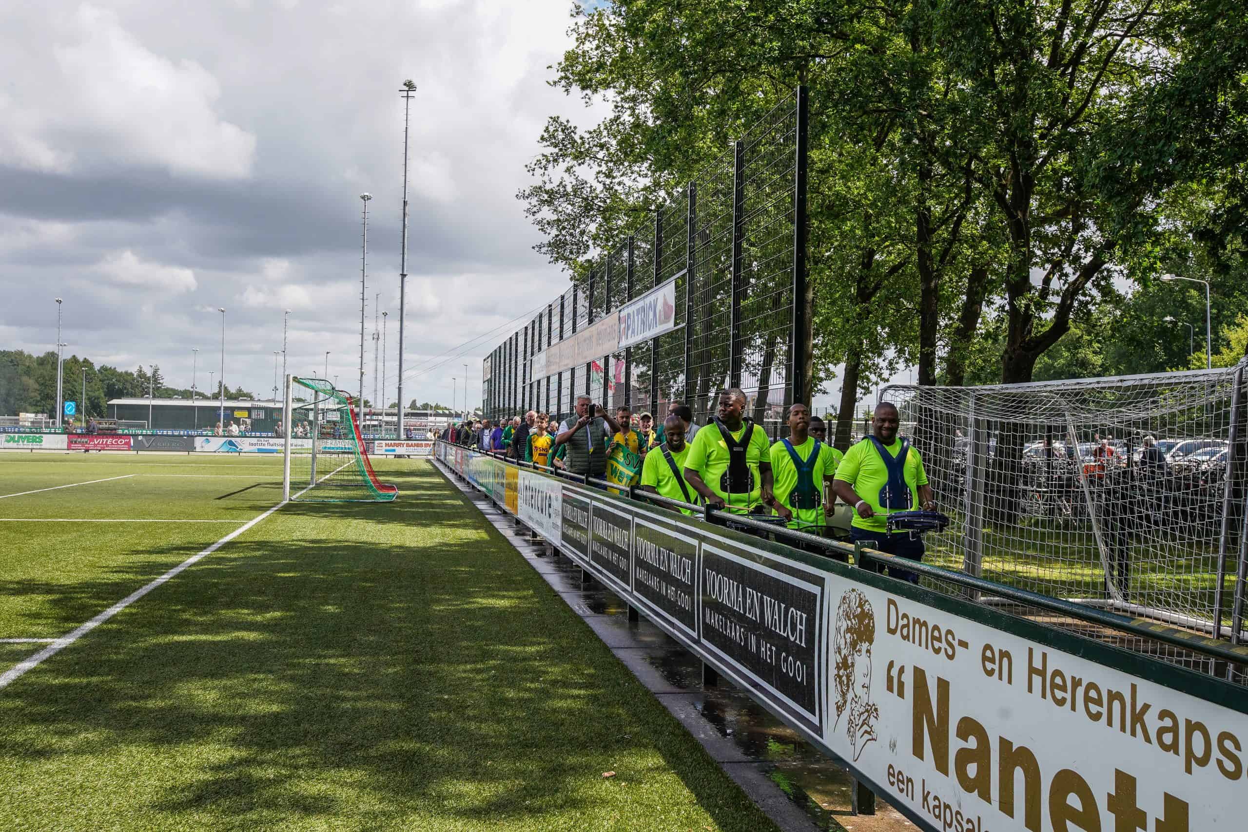SV Huizen Kroont Zich Kampioen in Derby tegen De Zuidvogels